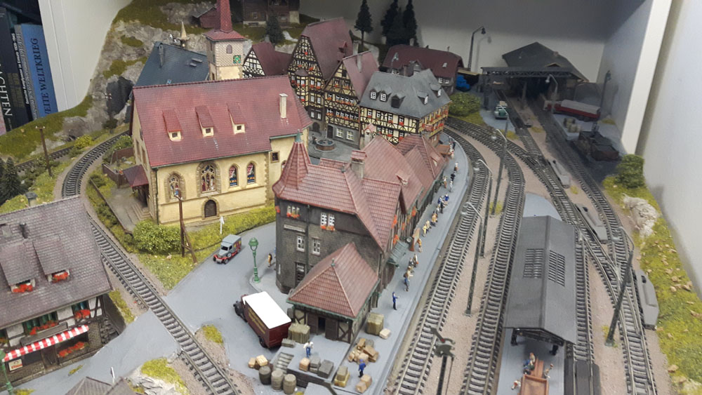 fantasy-gelaende: Modellbahn Spur N