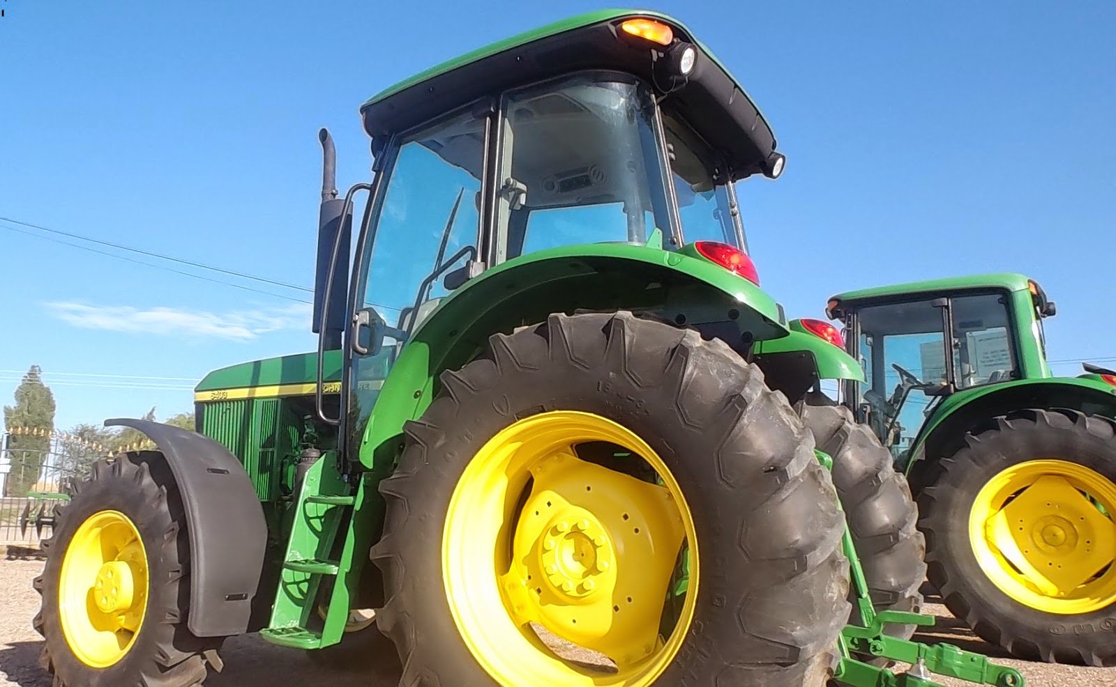 MAQUINARIA AGRICOLA INDUSTRIAL: Tractor John Deere 6403