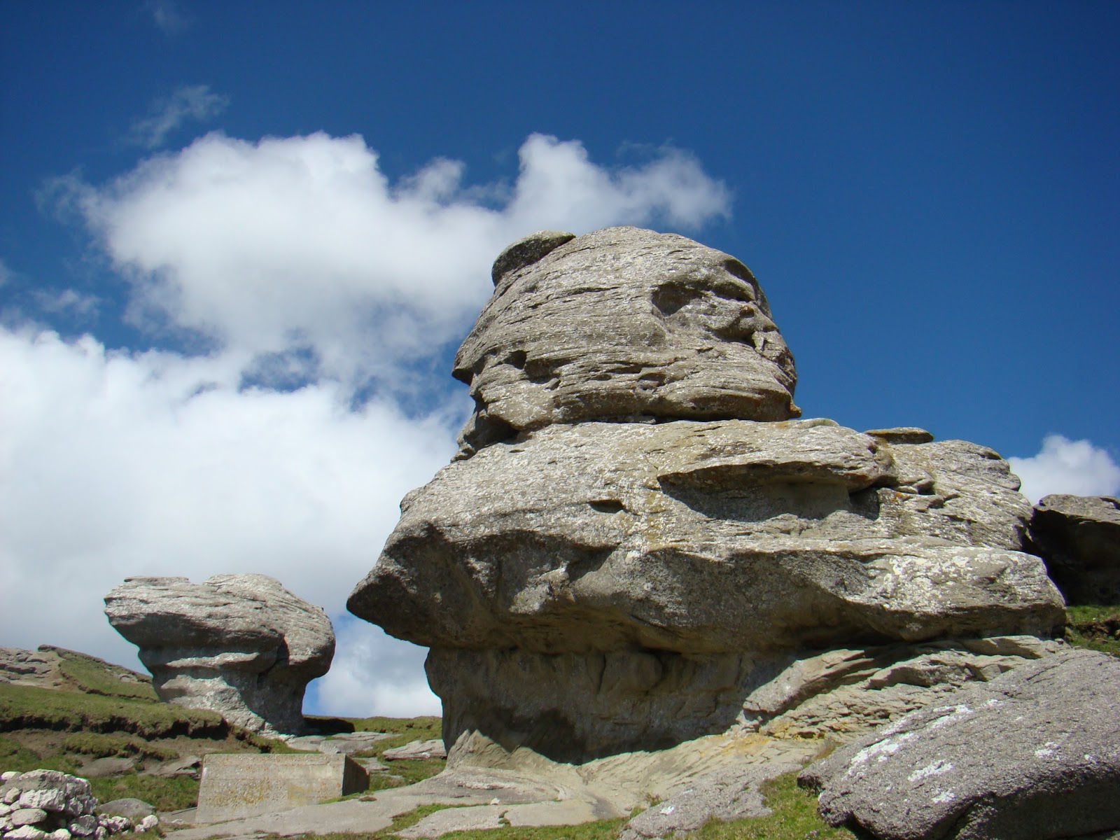 Haihui prin Lume : Muntii Bucegi-Sfinxul-2216m