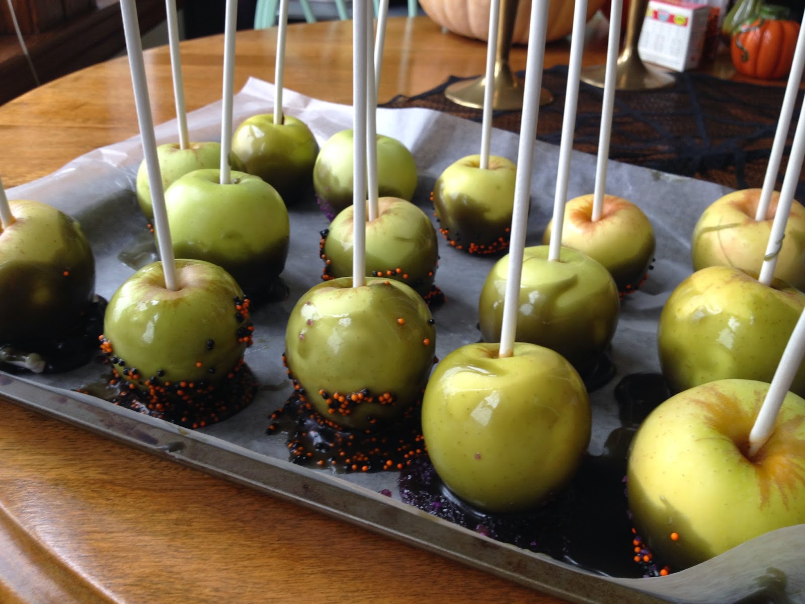 Live Love Lemon: Spooky Caramel Apples