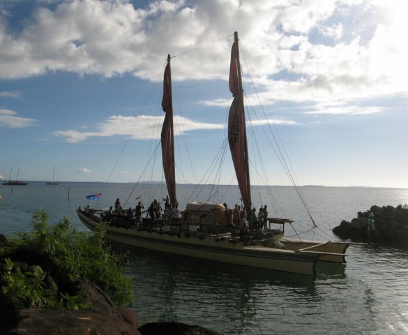 The Voyage of Yacht Zulu: Wakas—Polynesian Double-Hulled Canoes—Arrive ...