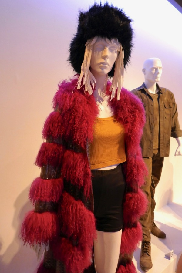 Hollywood Movie Costumes and Props: Blade Runner 2049 film costumes on ...