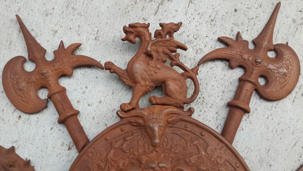 SAYANG ANTIK SOLO: Perisai Tameng Besi cor Portugis Vintage