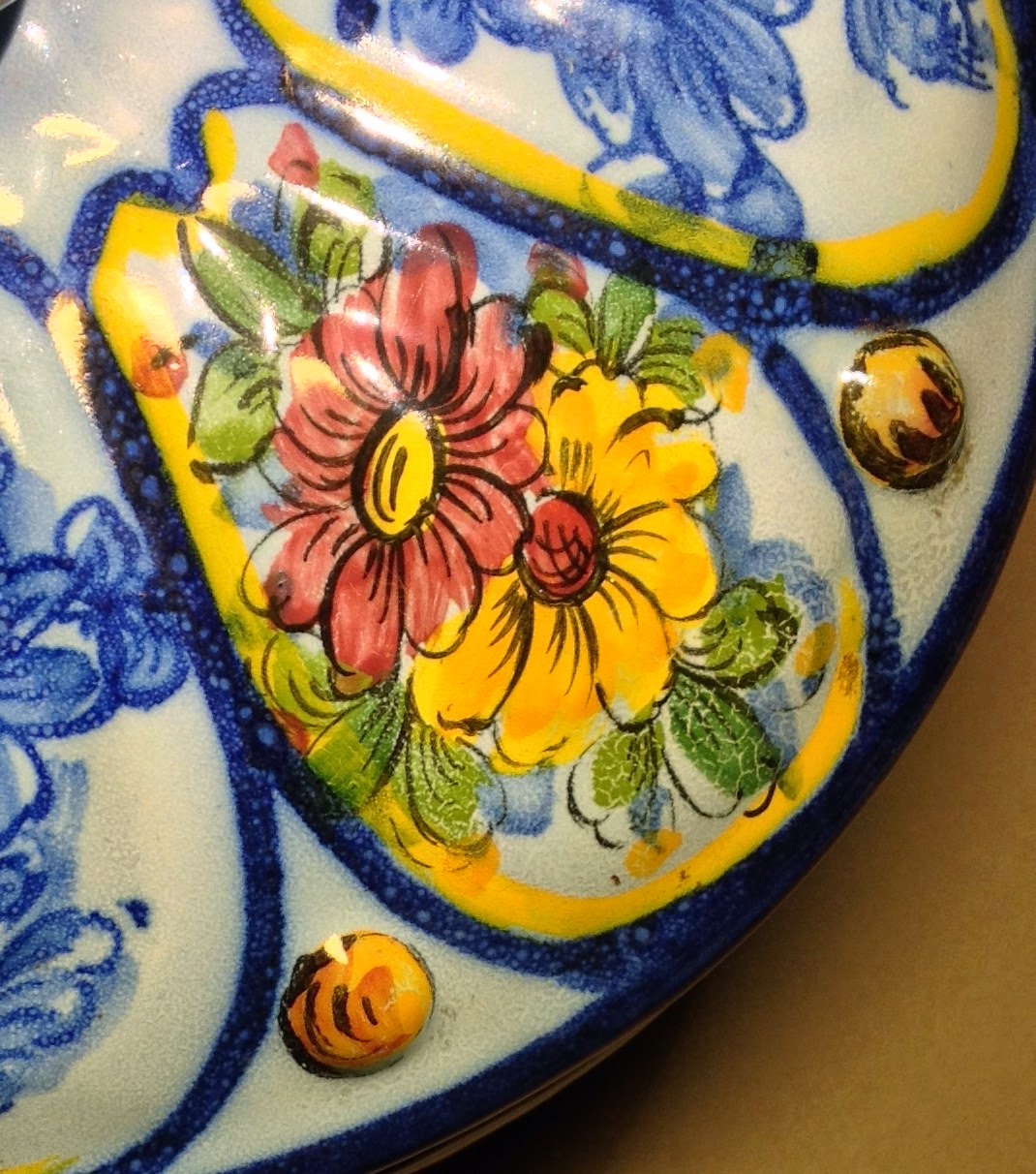 Velhariastralhasetraquitanas: Bomboneira policromática da Estatuária ...