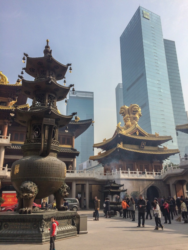China: Jing'an Temple - a Buddhist haven amongst Shanghai's shopping malls.