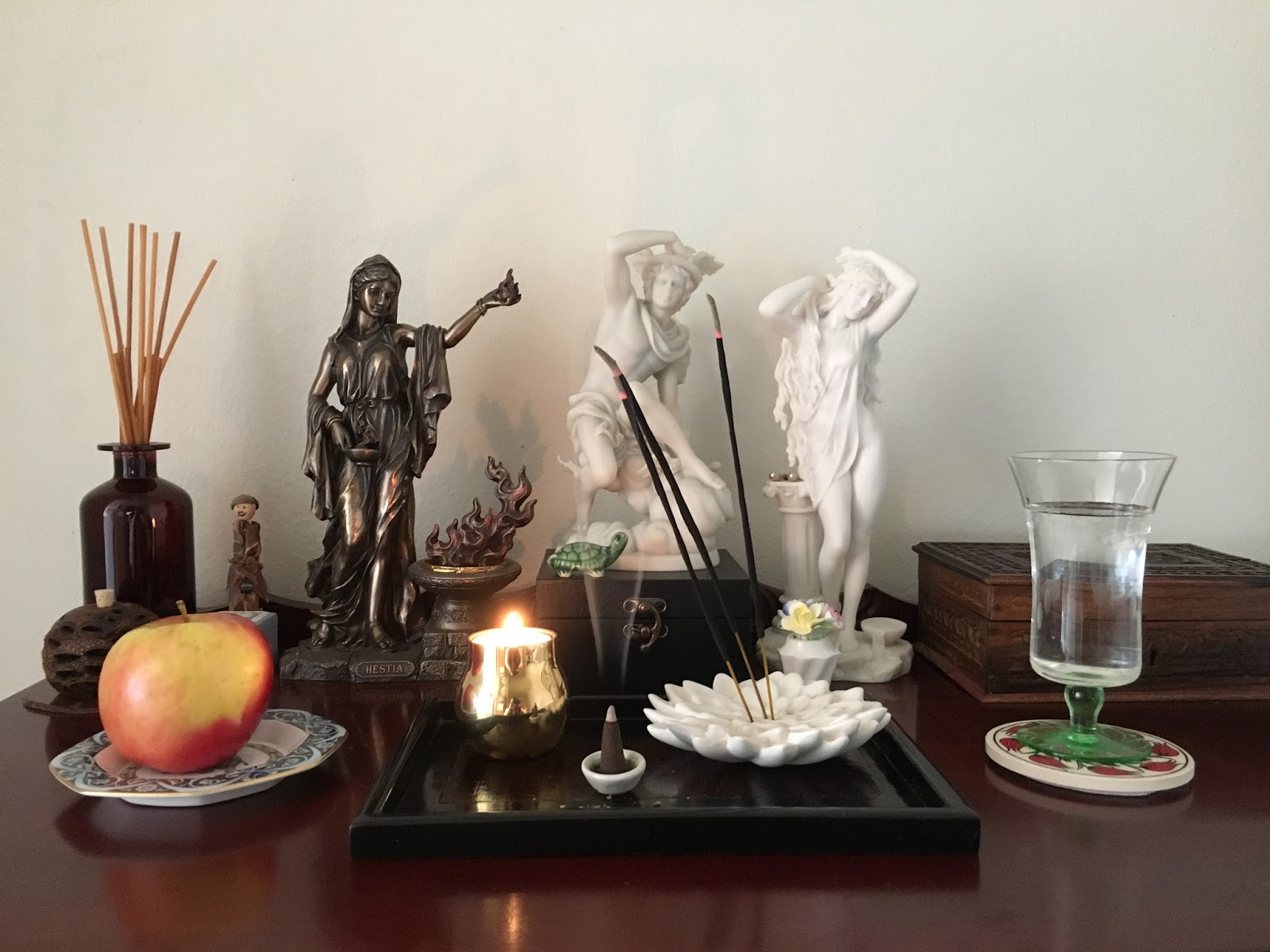 neo polytheist: The Lararium