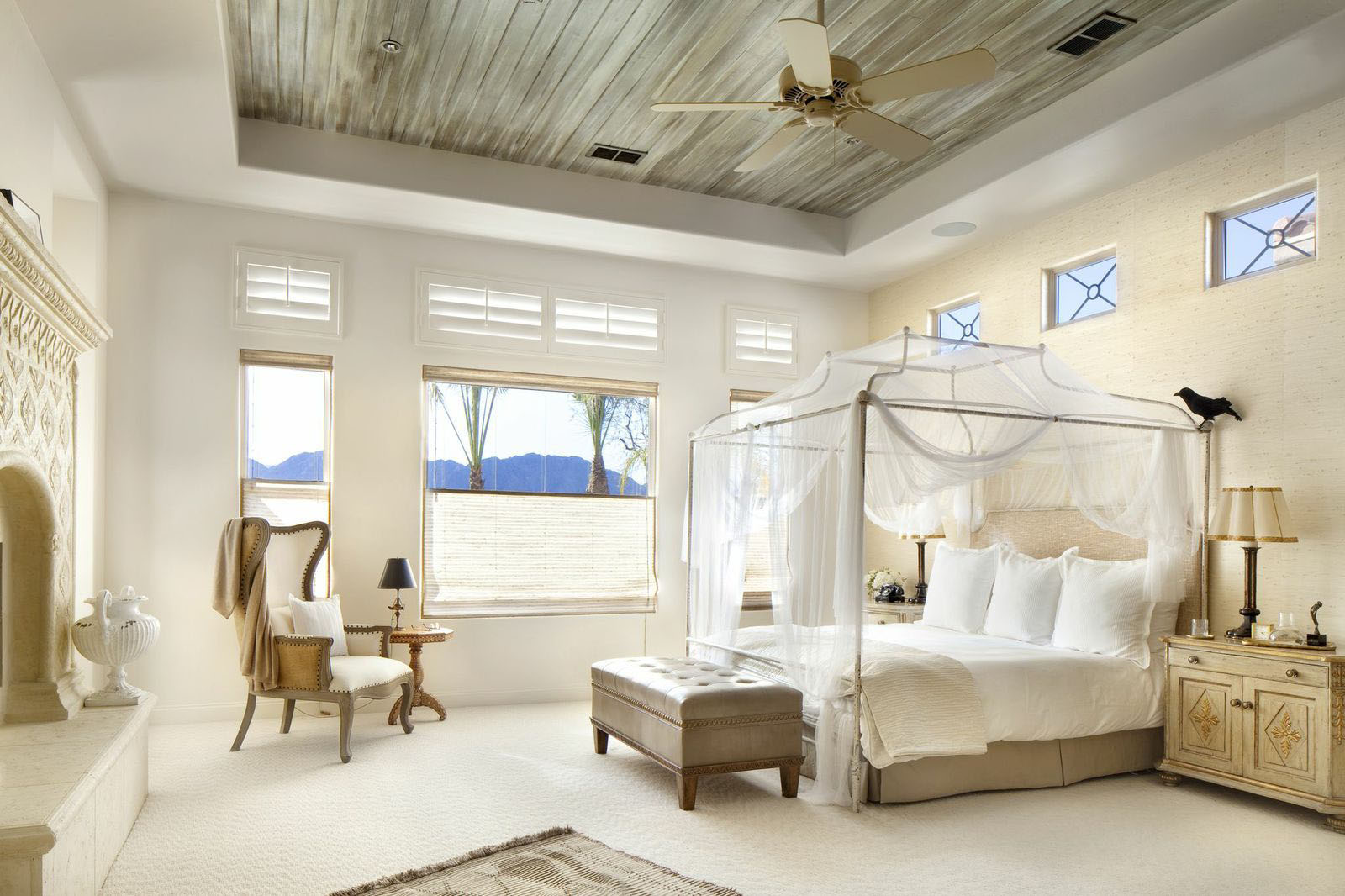 35 Luxury Bedrooms Flaunting Decorative Canopy Beds