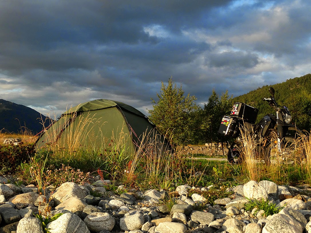 Earth-Roamers : The old barn at Mittet