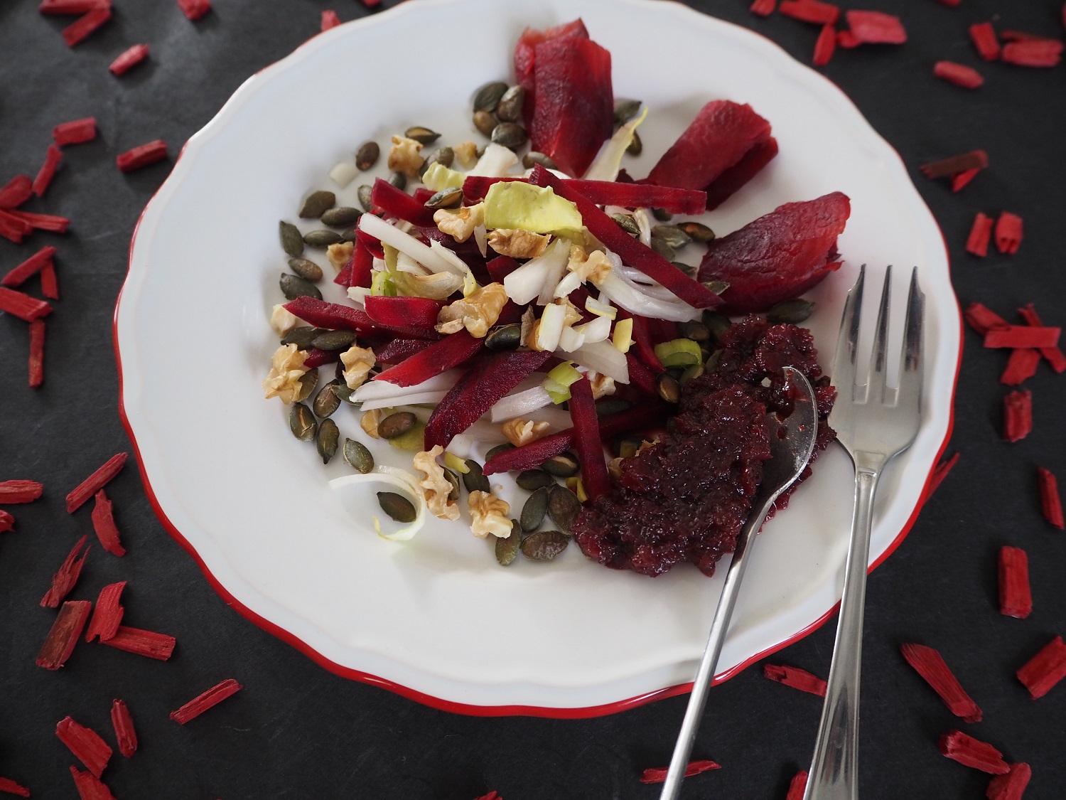 SAVEURS FRANCO-POLONAISES: SALADE DE BETTERAVES ROUGES À L’ENDIVE ET NOIX