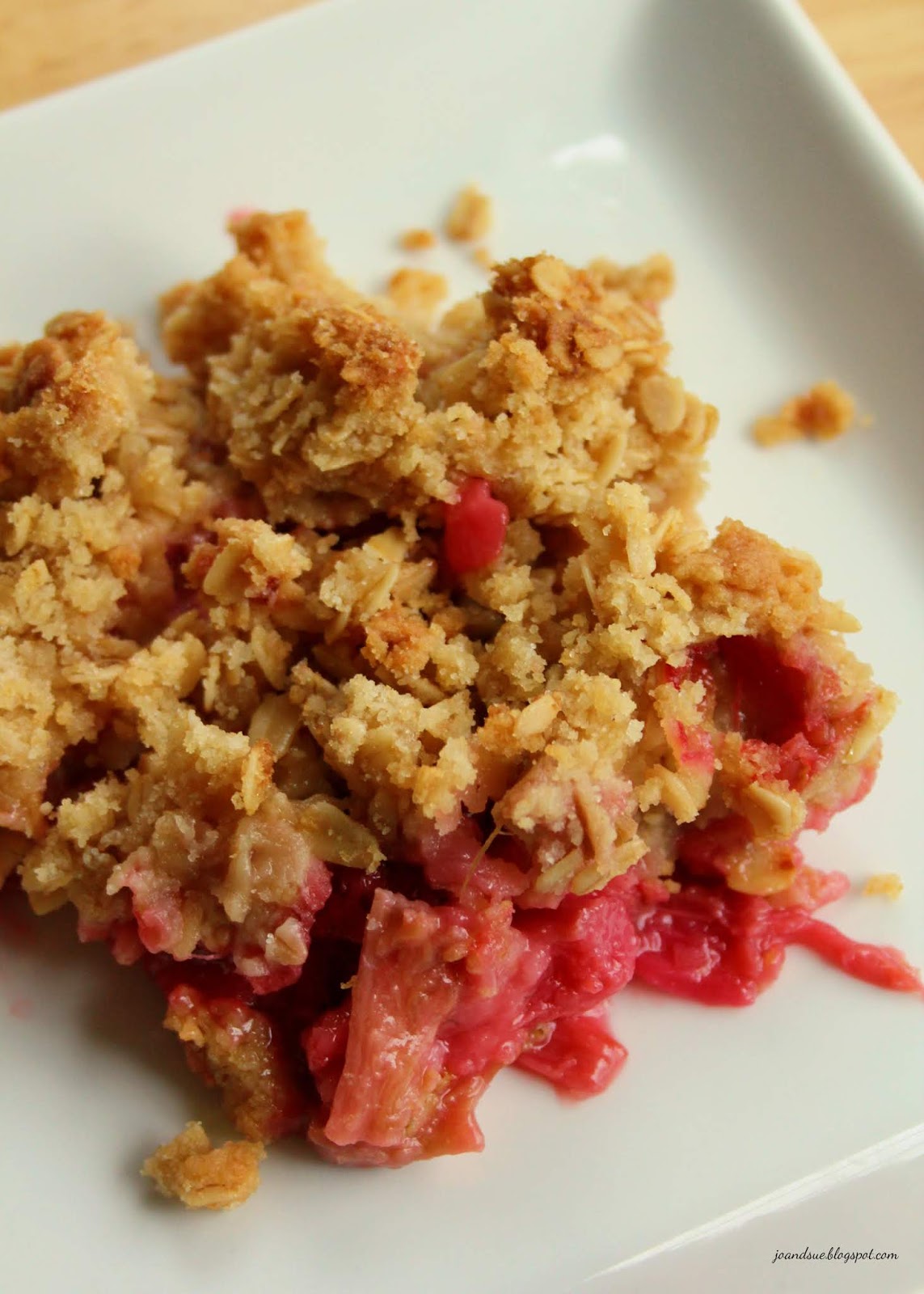 Jo and Sue: Rhubarb Strawberry Crisp