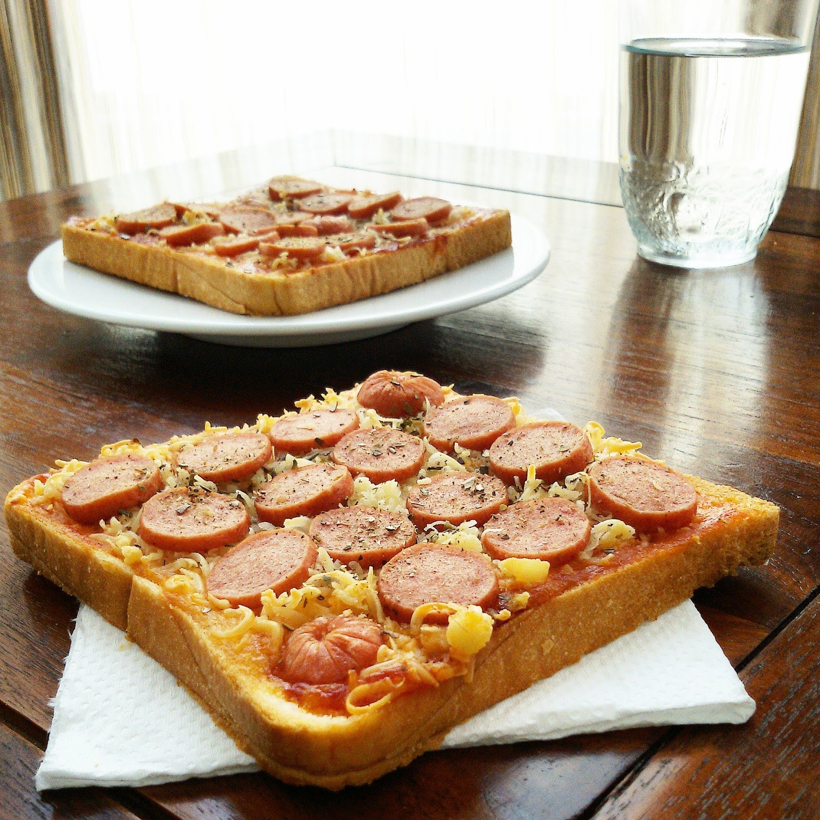 Bosan dengan Roti Bakar Biasa? Coba Aneka Kreasi Roti Bakar Ini