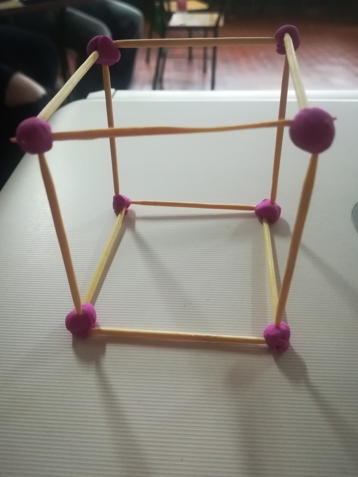 INTRODUCCIÓN A LAS ARTES APLICADAS: EXPOSICIÓN DISEÑO TRIDIMENSIONAL