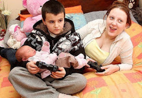 World's Youngest Father Sean Stewart At Age 12 Poses With Baby ...