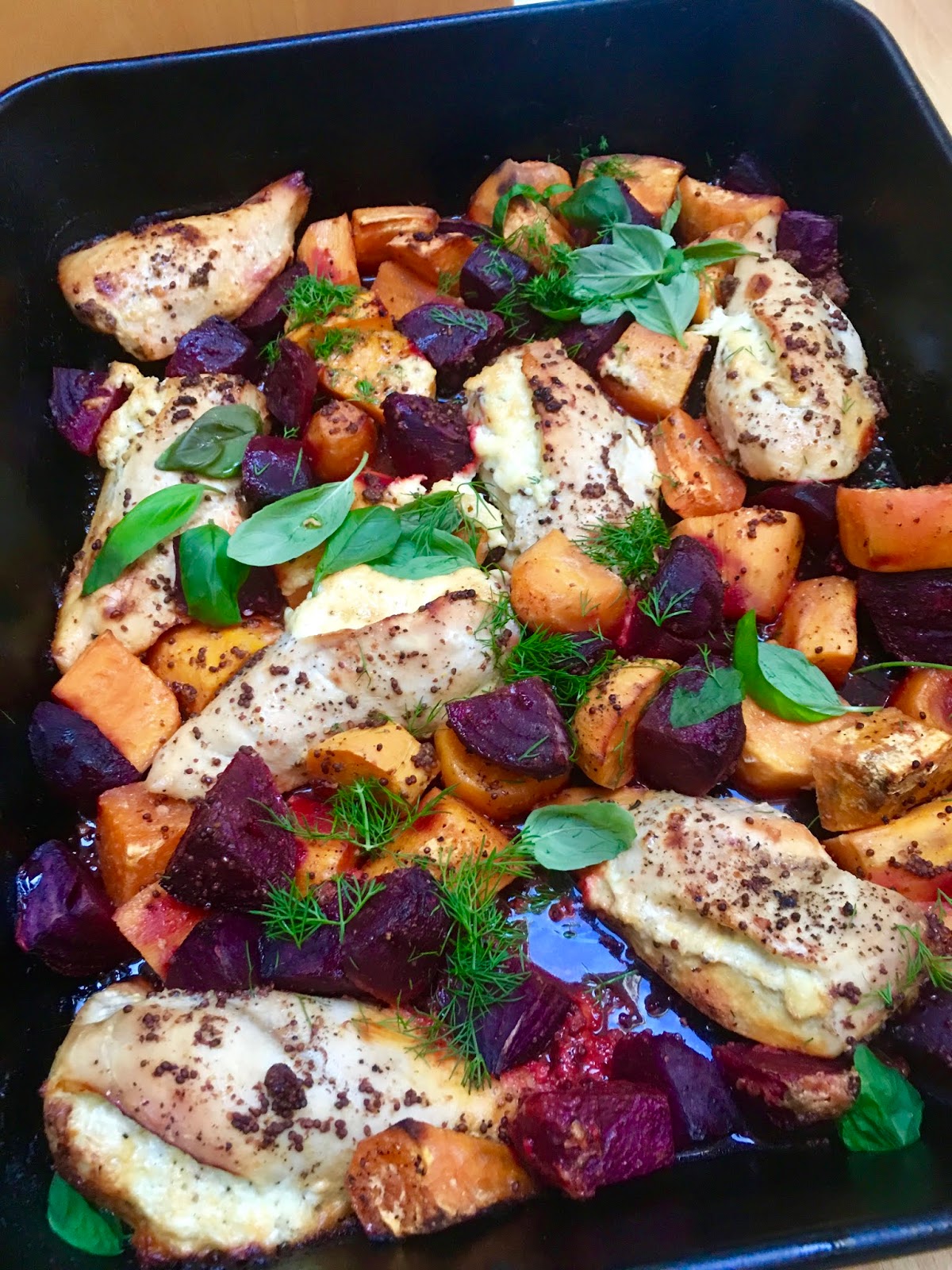 One pot chicken with beetroot and mascarpone