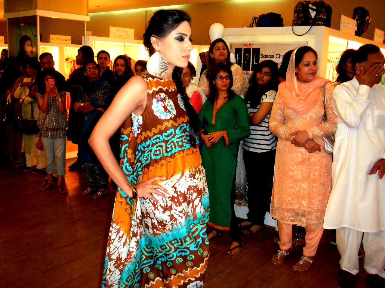 FPL- Fashion Pakistan Lounge & Unbeatable launch at Dolmen Mall ...