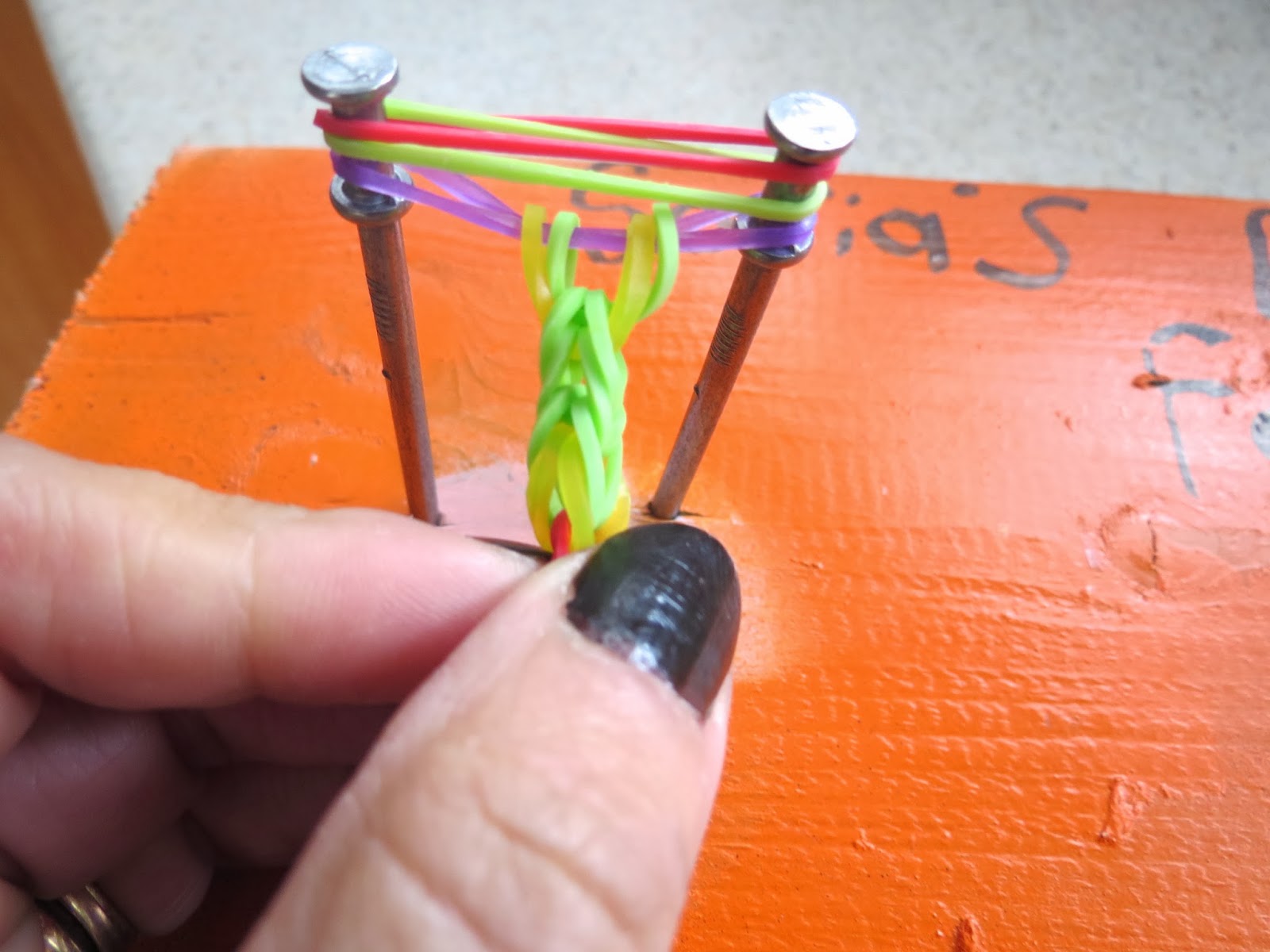 The Simple Craft Diaries: Thrifty Rainbow Loom "machine"