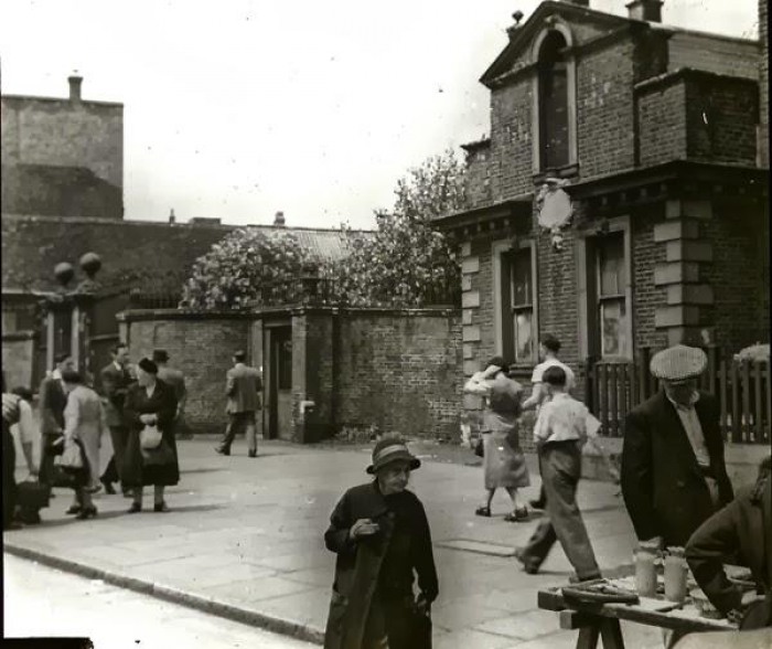 40 Amazing Vintage Photographs That Capture Everyday Life in London ...
