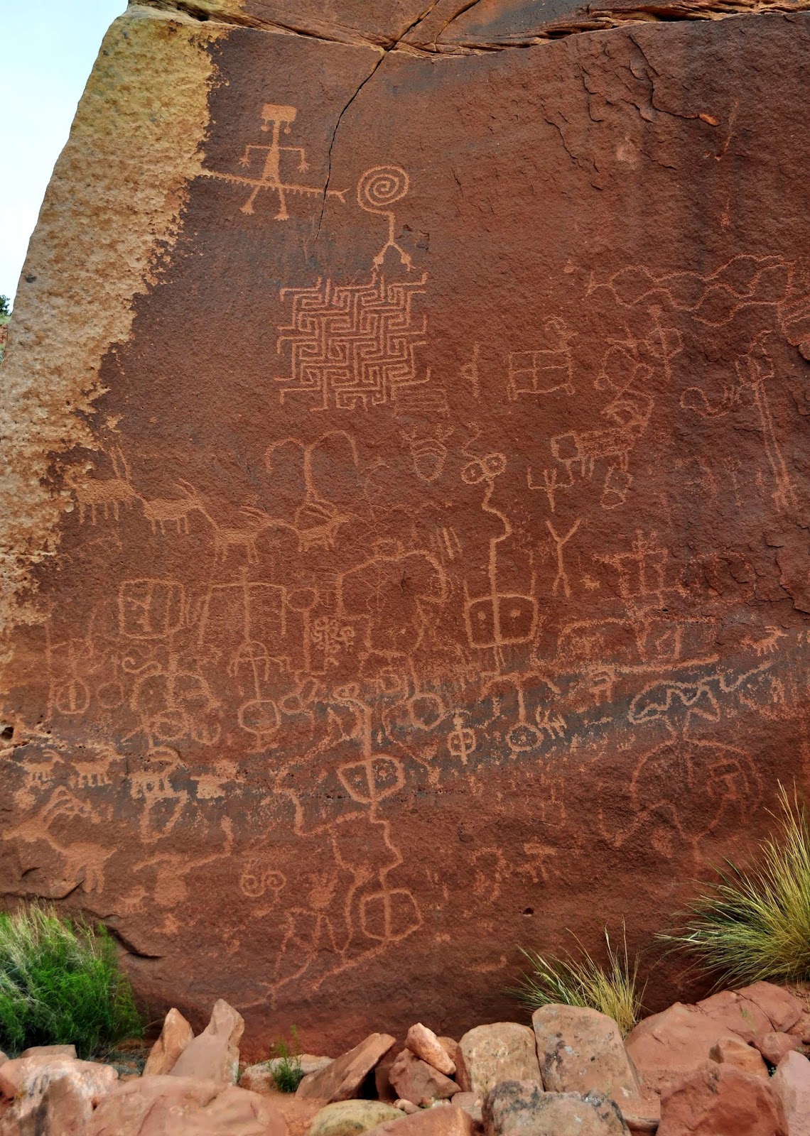 Les voyages de Michèle et Jean-Michel: West Clark Bench - Maze Rock Art ...
