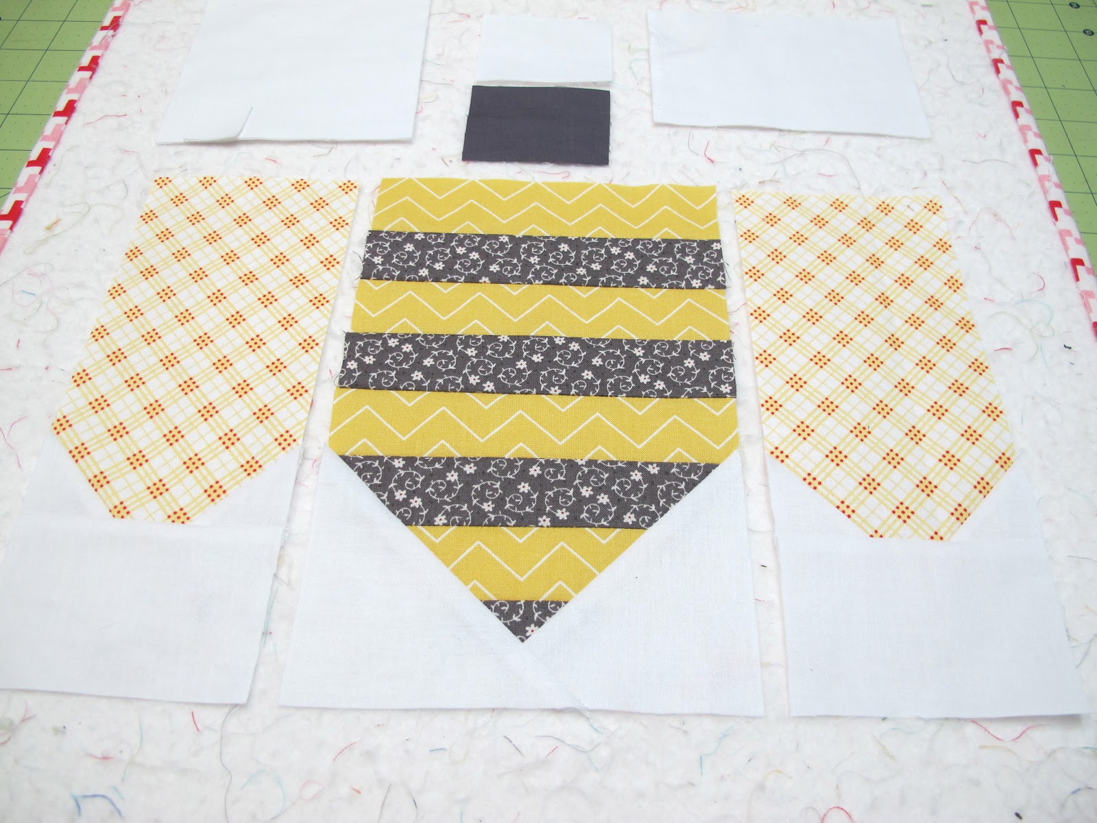 Bee In My Bonnet: The Bee in my Bonnet Row Along...Quilt Label and a ...