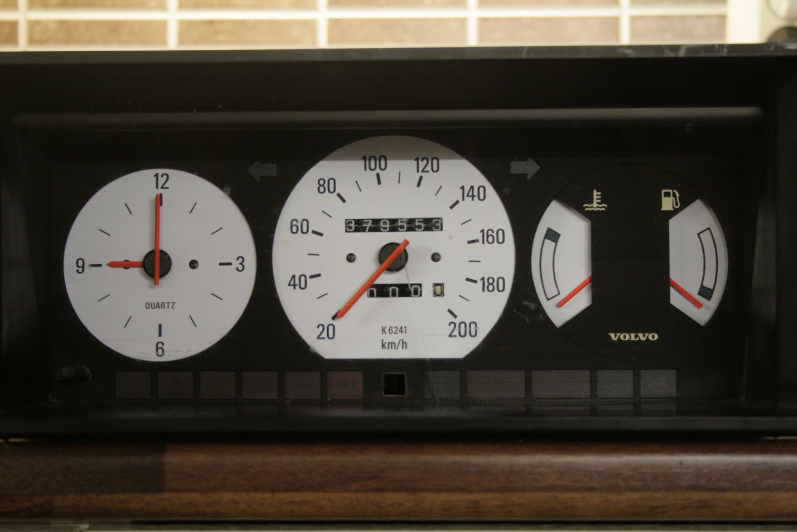 Volvo 240 24v: MITTARISTO / GAUGE CLUSTER