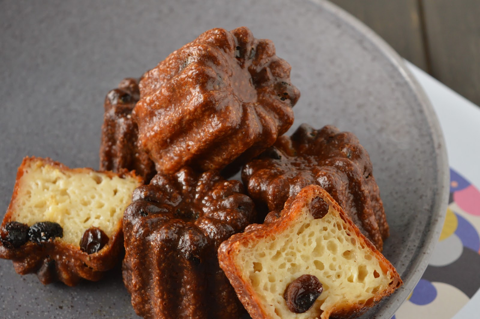 Mukatanas: Kanelės su rome mirkytomis razinomis