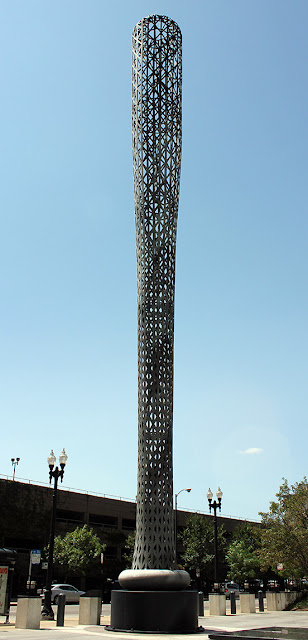 ArchitectureChicago PLUS: Batcolumn vs. Bridgecolumn