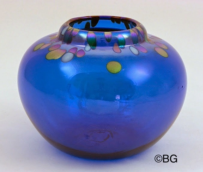 Australian Glass: Chuck Simpson - Glass artist and personality
