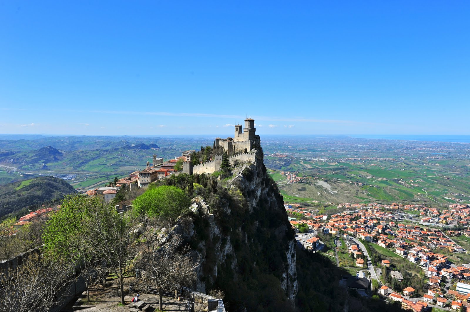 Castle Hunting: The Three Towers of Monte Titano | Africa Thoughts