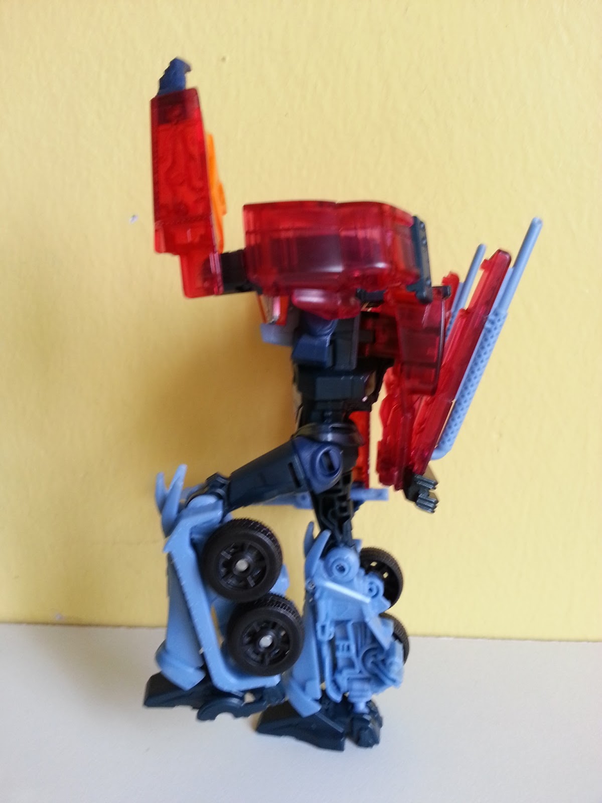 Lightning Quantum's Base: Optimus Prime Voyager Class (Dark Energon ...