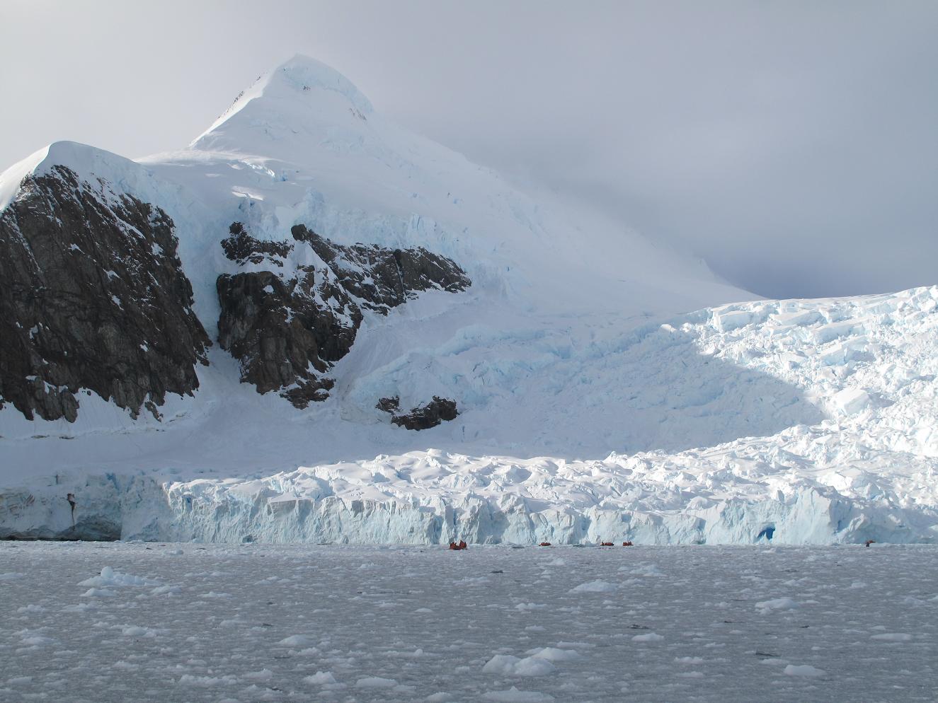 Antarctica - Cuverville Island, Andvord Bay, Gonzalez Videla Base ...
