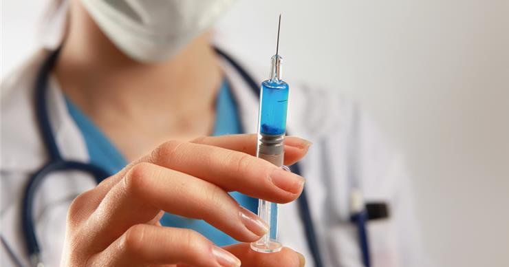 Nagy dózisú intravénás C-vitamin injekció megsemmisíti a rákot, mégsem ...