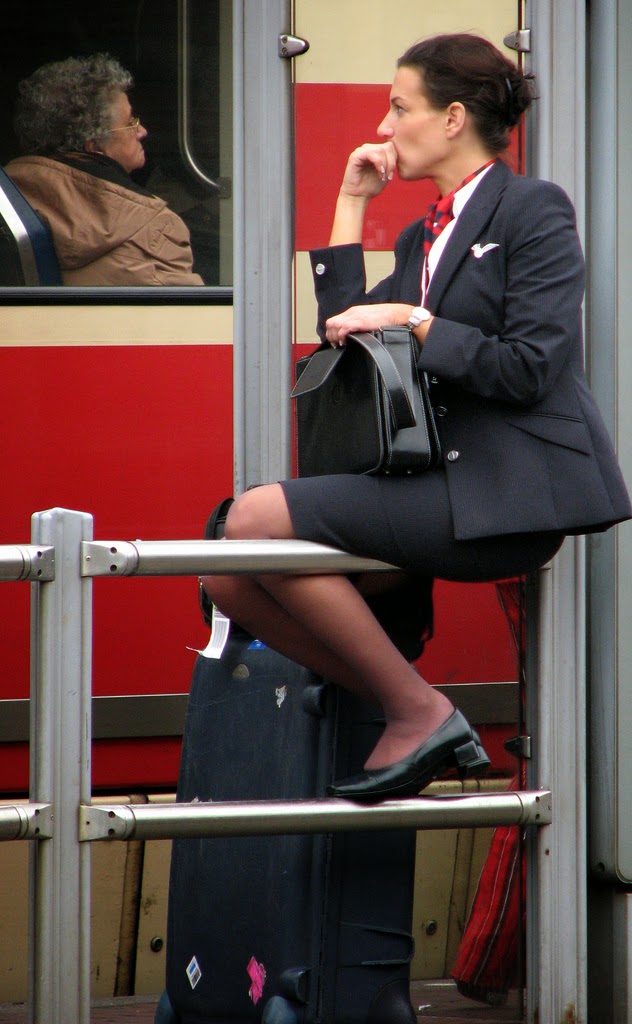 British Airways stewardess looks so tired ~ World stewardess Crews