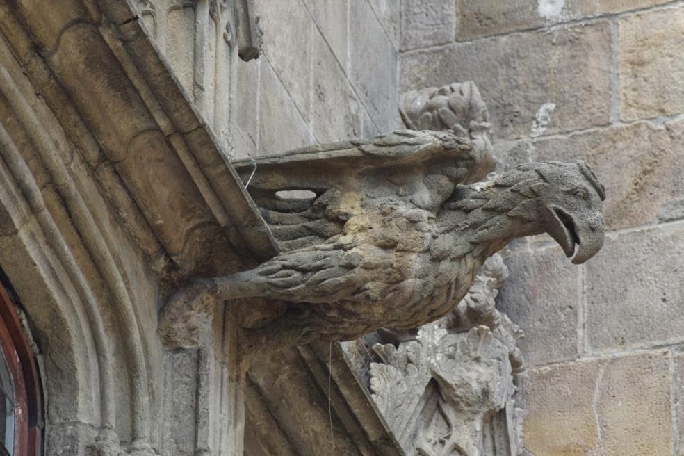 El mundo de Juan María: Viajes y Fotografía: Las gárgolas del edificio ...