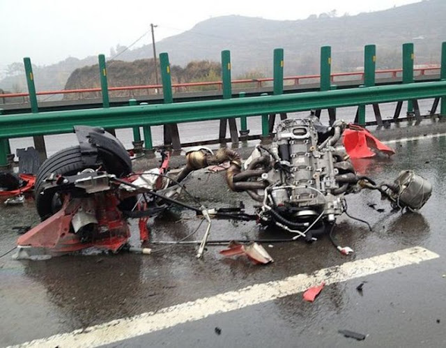 Multiple Ferrari Crash (6 pics)