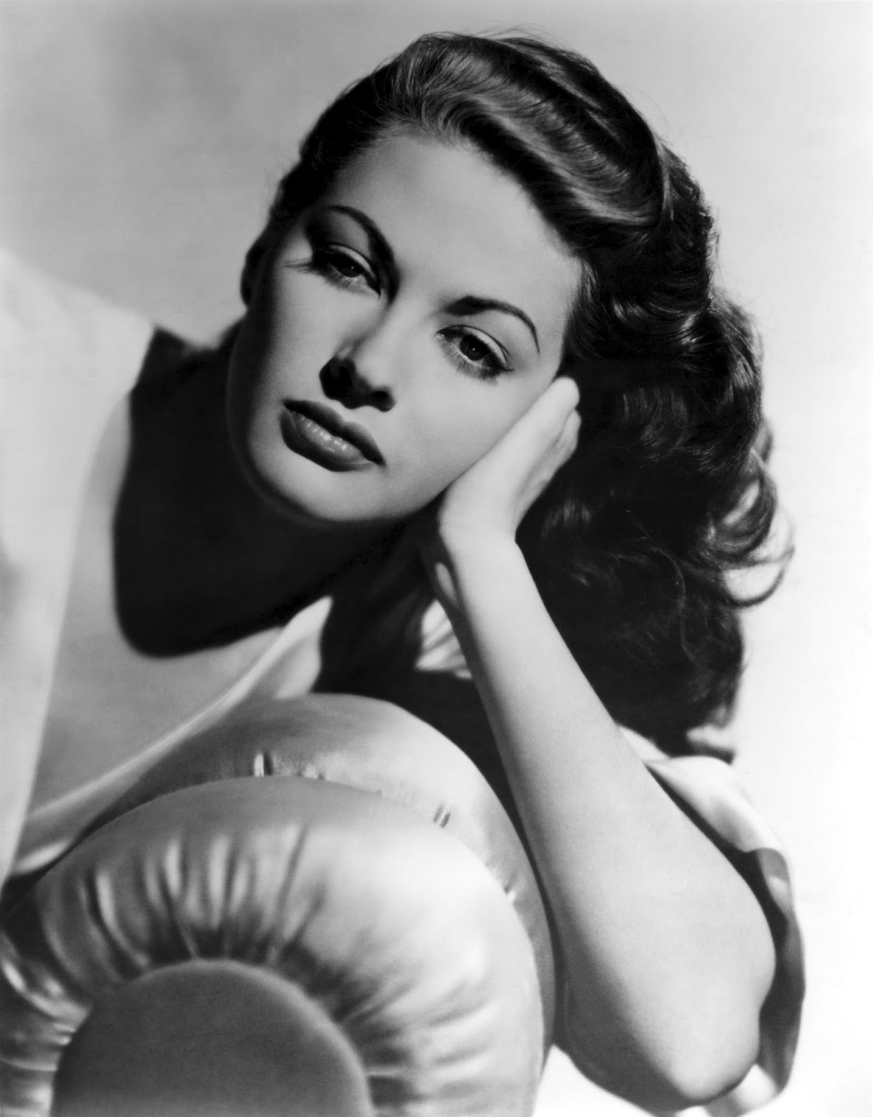 Dazzling Divas: Yvonne De Carlo