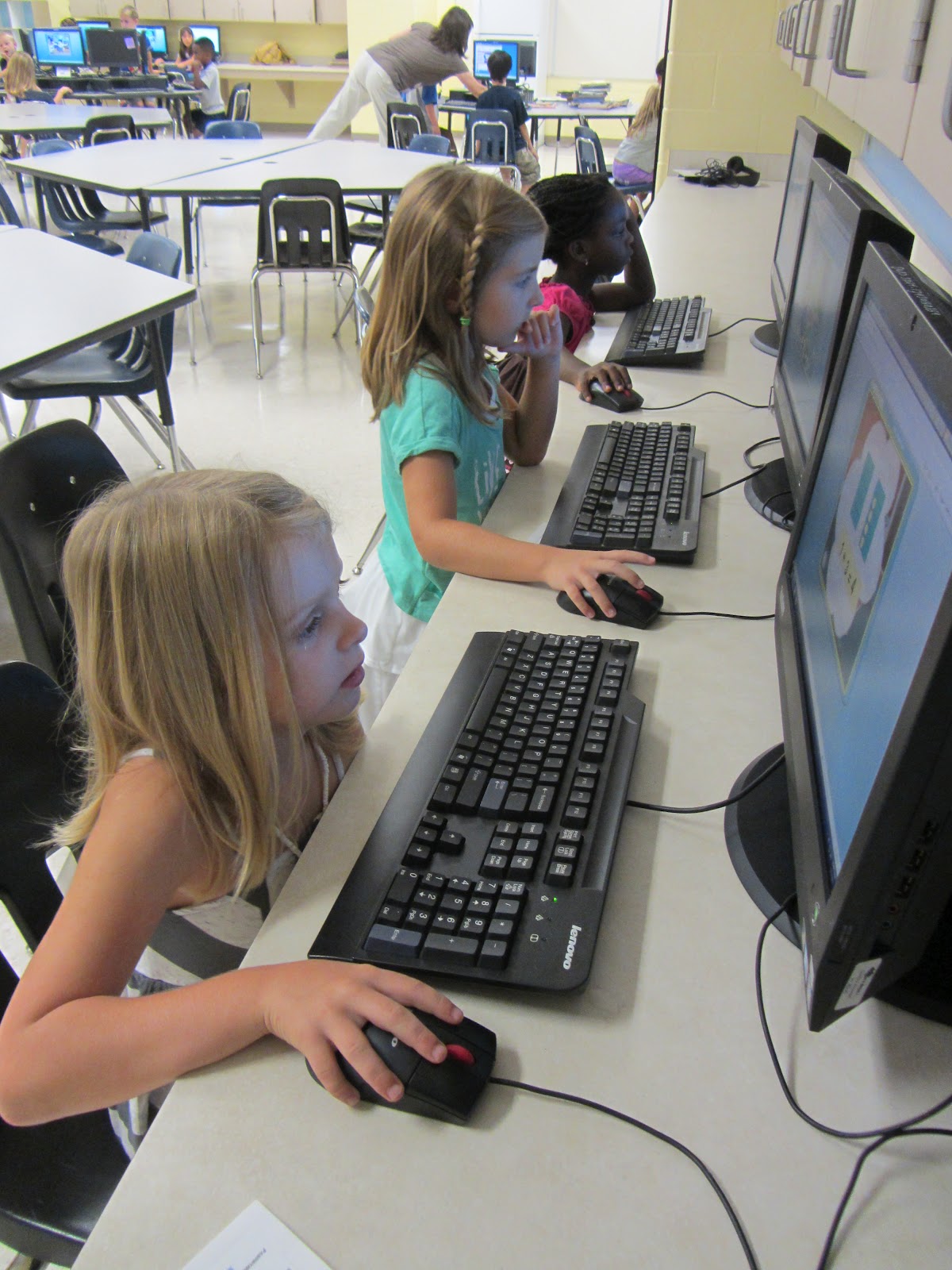 There's no place like First Grade!: To the computer lab we go...