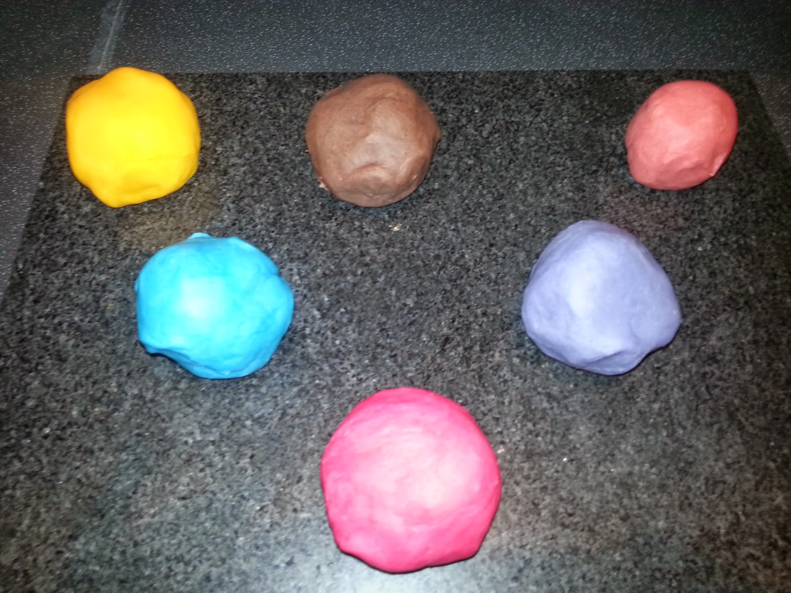 Light Blue Corner: HOMEMADE EDIBLE PLASTICINE./ PLASTILINA CASERA ...