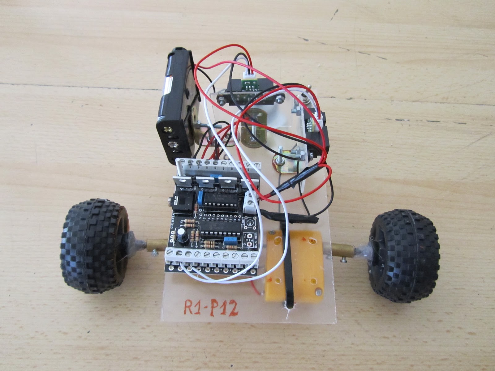 Robótica escolar - E.S.O.: PR12 S12 - Robot resuelve-laberintos