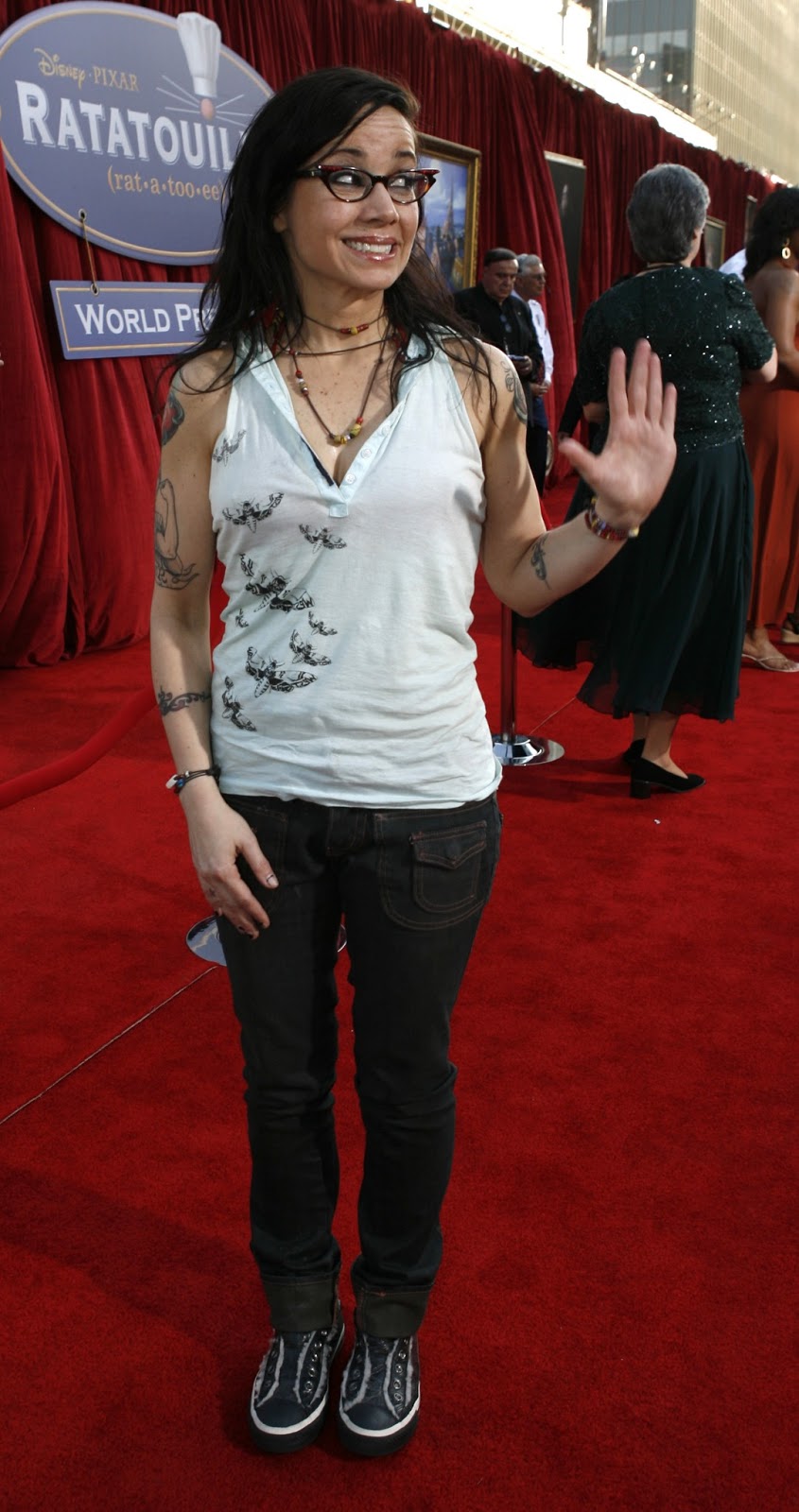 powder blue with polka dots (a hodgepodge): Style Icon: Janeane Garafolo