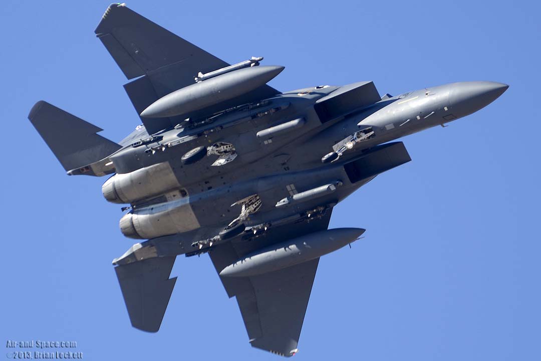 DEFENSE STUDIES: F-15SG Singapura : Varian Eagle Terkuat