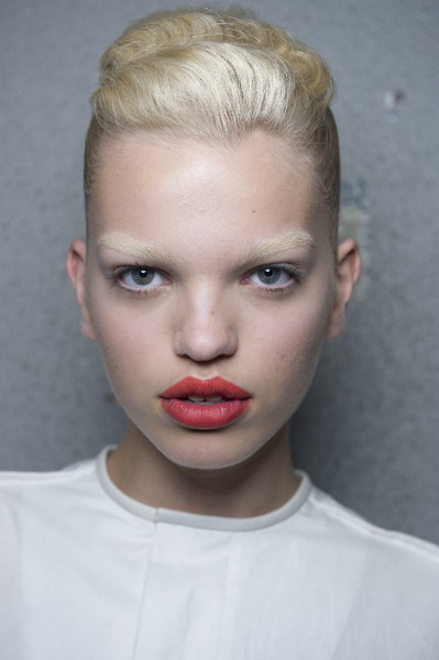 The Fundamentals of Make-Up: 'Bleaching' my eyebrows