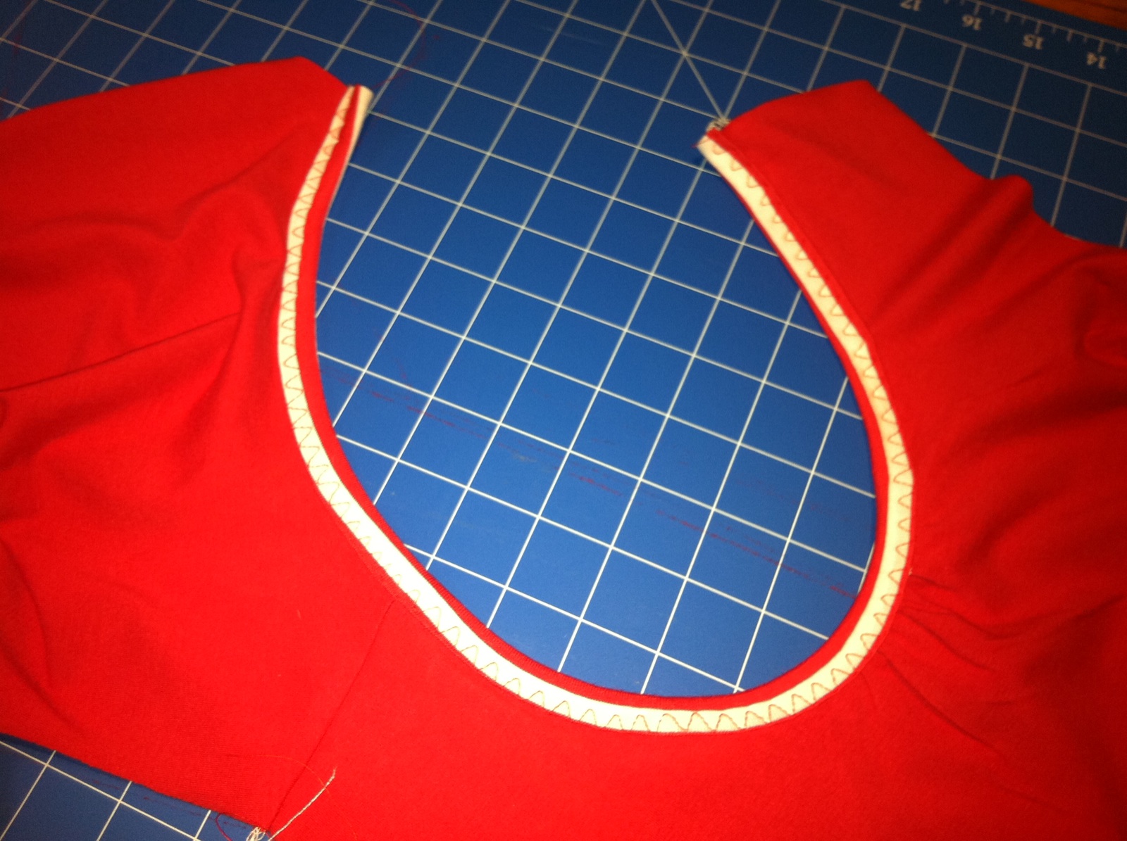 CRAFTY MAMAS: Easy T Shirt Neckline Binding TUTE