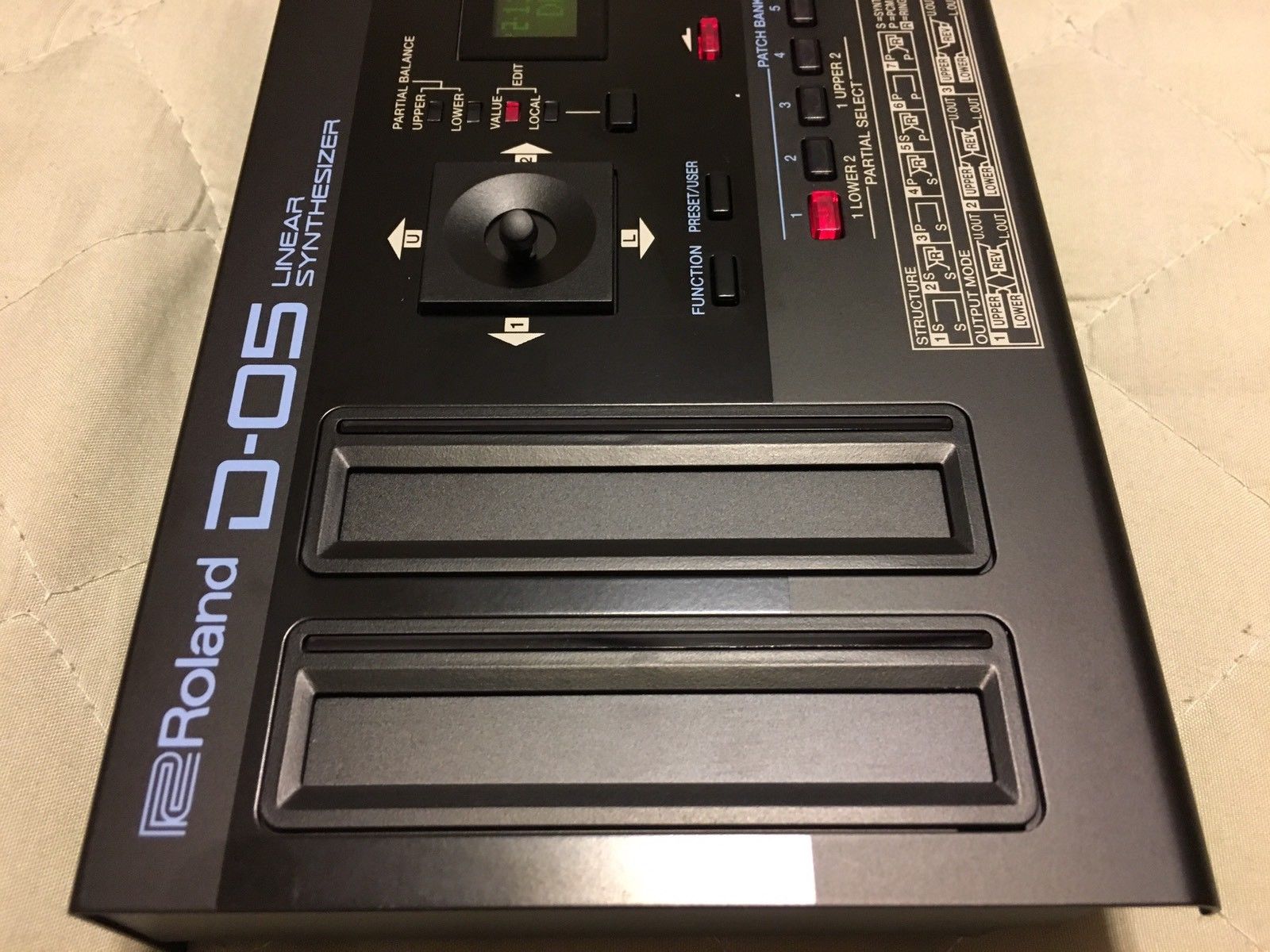 MATRIXSYNTH: Roland Boutique D-05 Linear Synthesizer SN Z1I3986