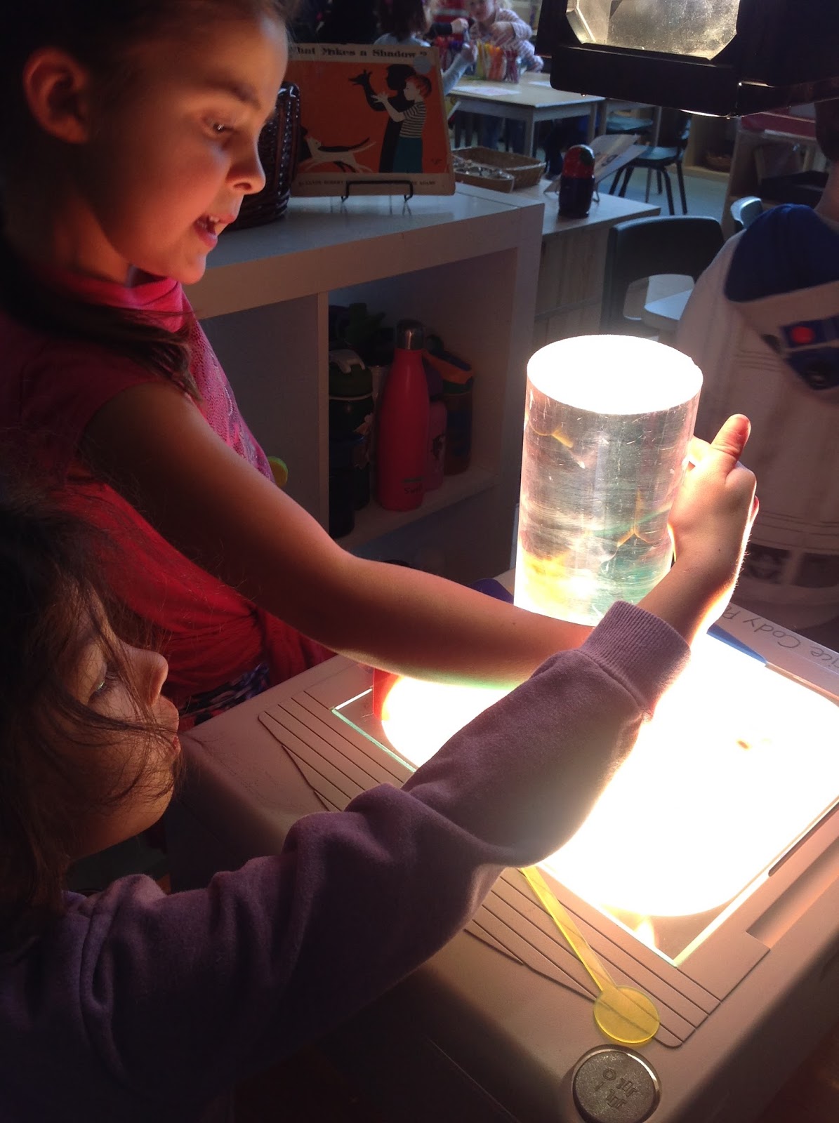 Wonders in Kindergarten: "The shadows are dancing!" Exploring Light and ...