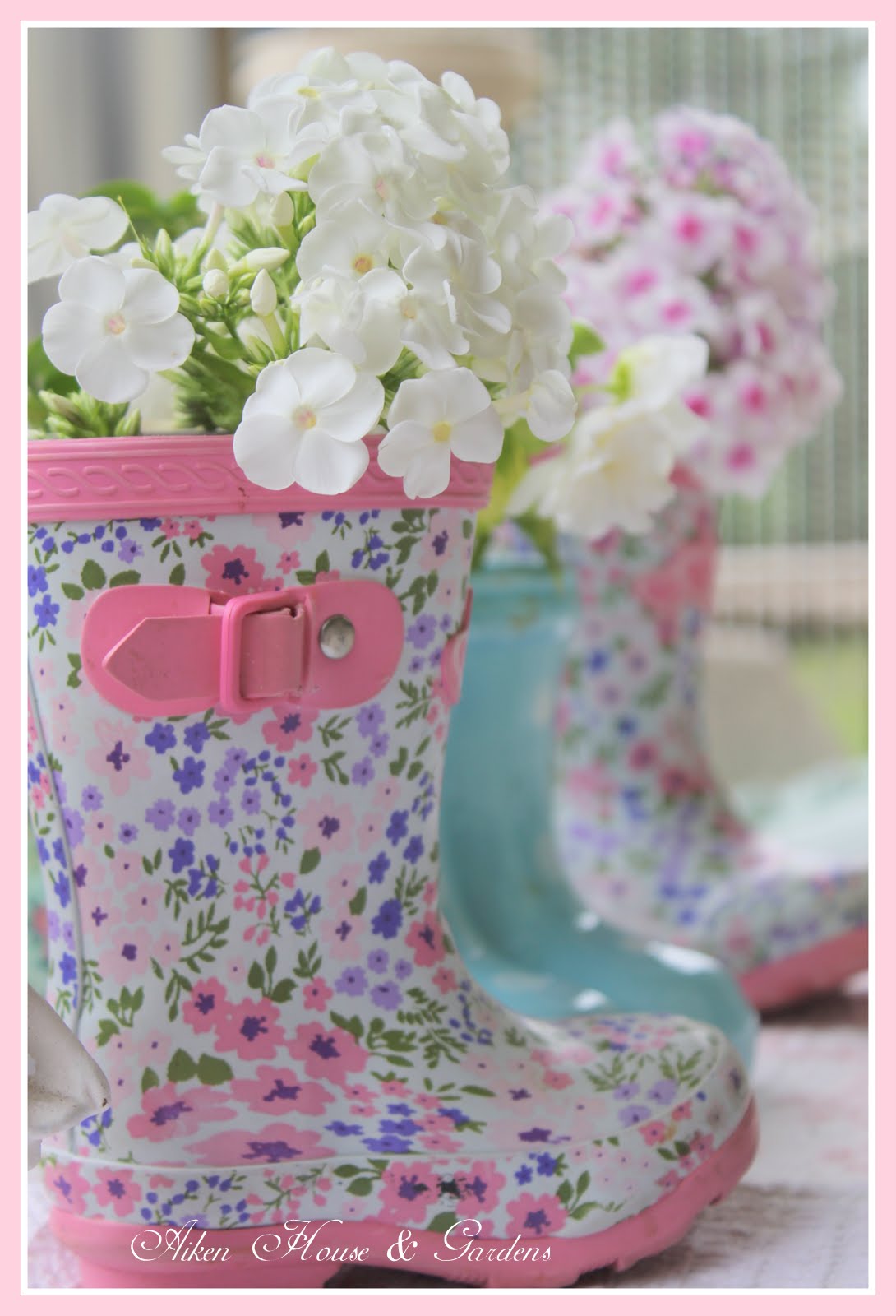 Aiken House & Gardens: Rubberbooters