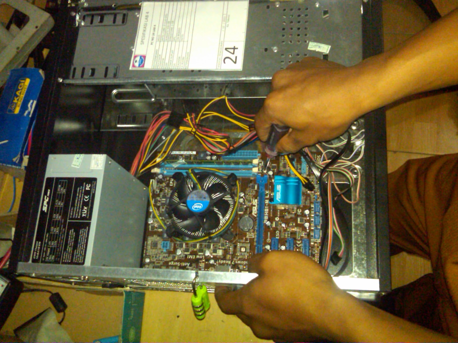 LANGKAH-LANGKAH MERAKIT KOMPUTER ASUS - Tentang Komputer