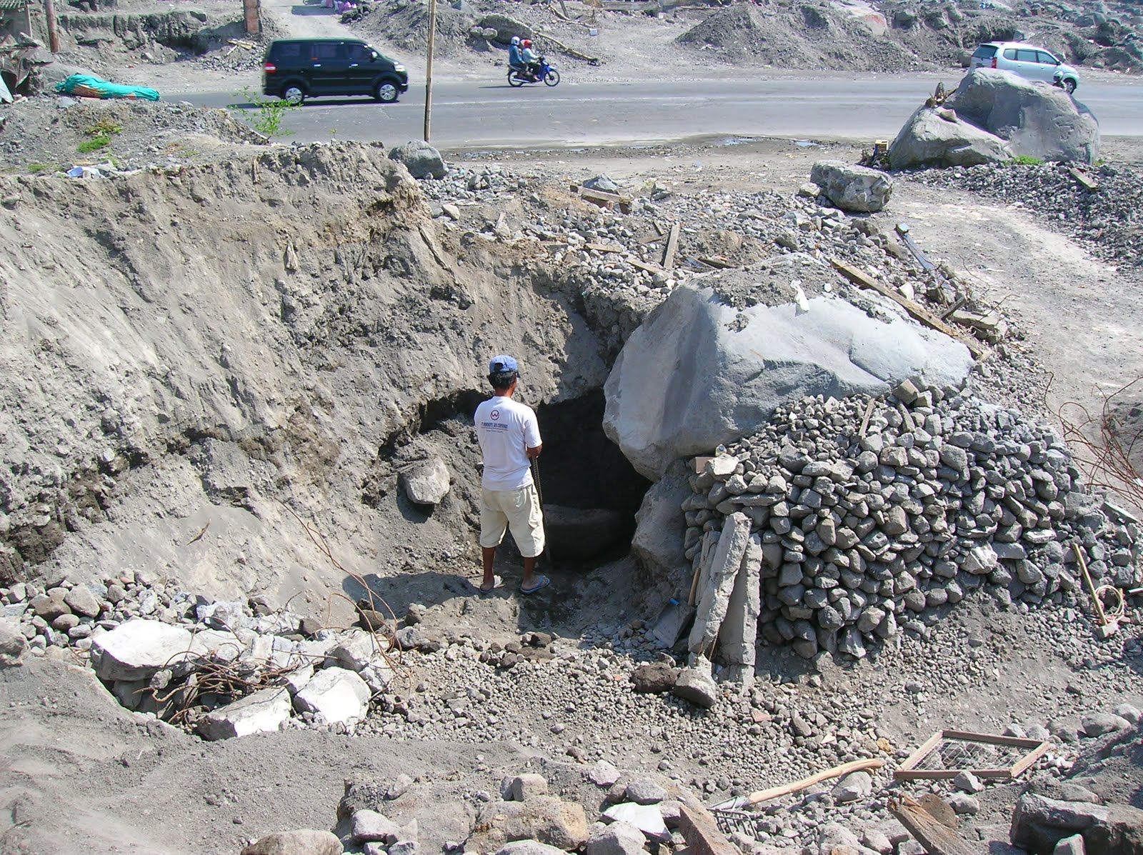 Geografika Nusantara: Mt. Merapi's Lahars...