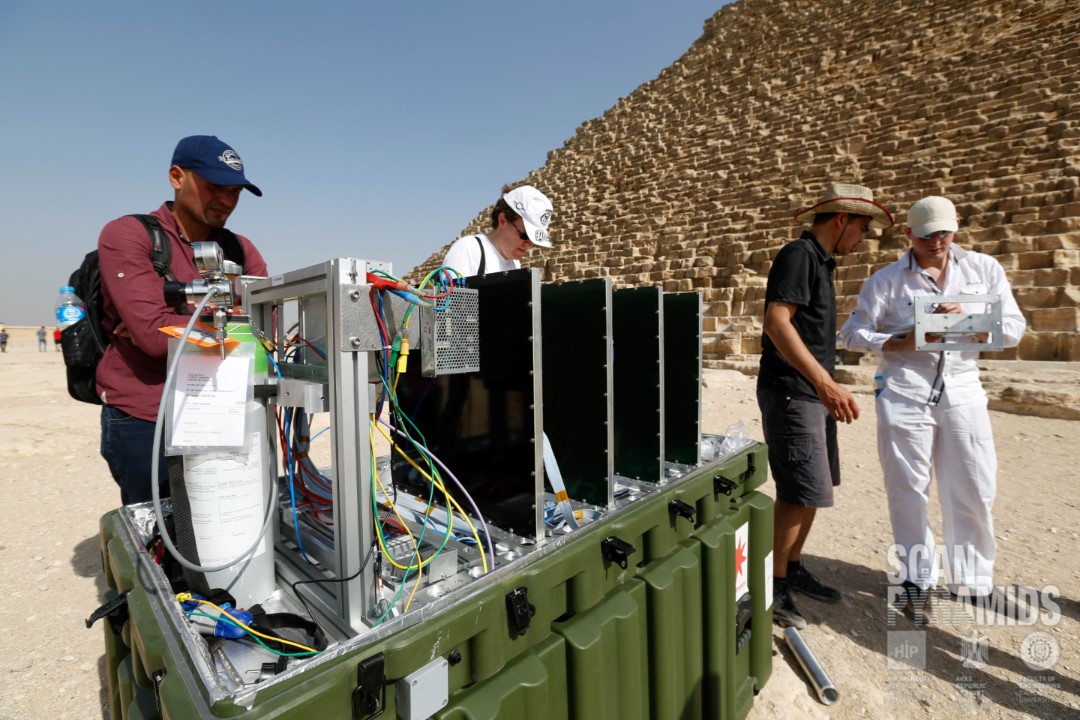 Pyramidales: ScanPyramids déploie ses détecteurs à muons à Gizeh pour ...