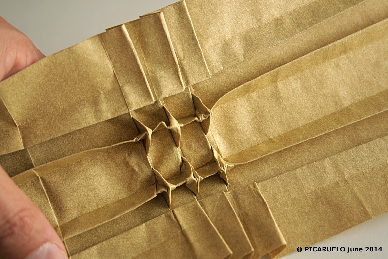 Picaruelo's origami: THE SAXOPHONE