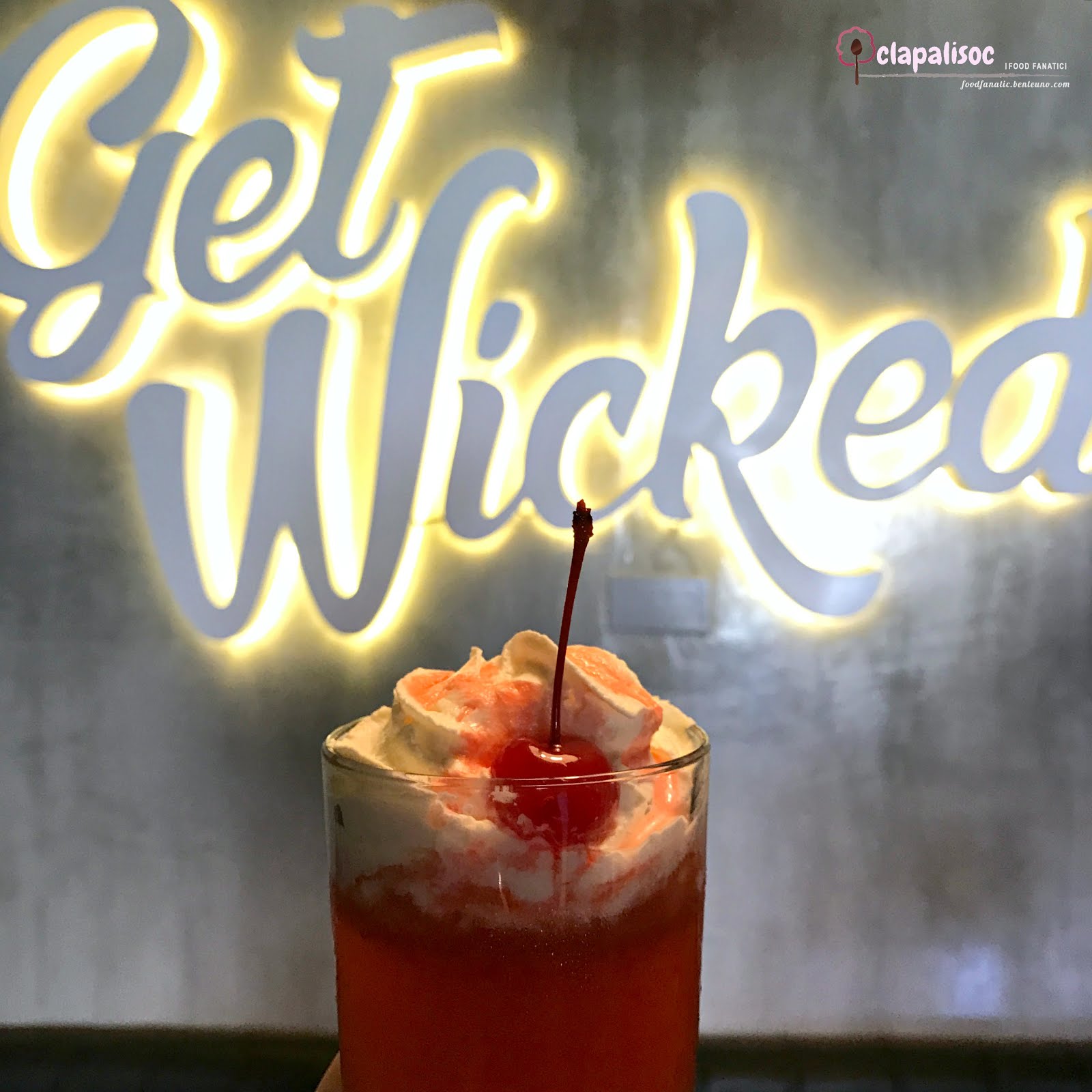 Poblacion Pub Crawl: Wicked Dogs! | |foodfanaticph| by clapalisoc